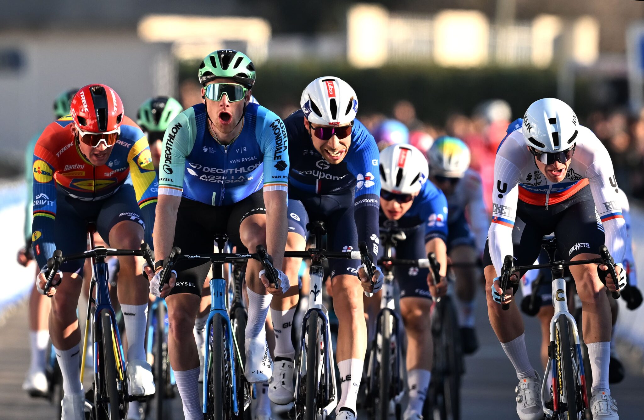 Tour de Provence: Sam Bennett wint de eerste etappe in een sprint ...